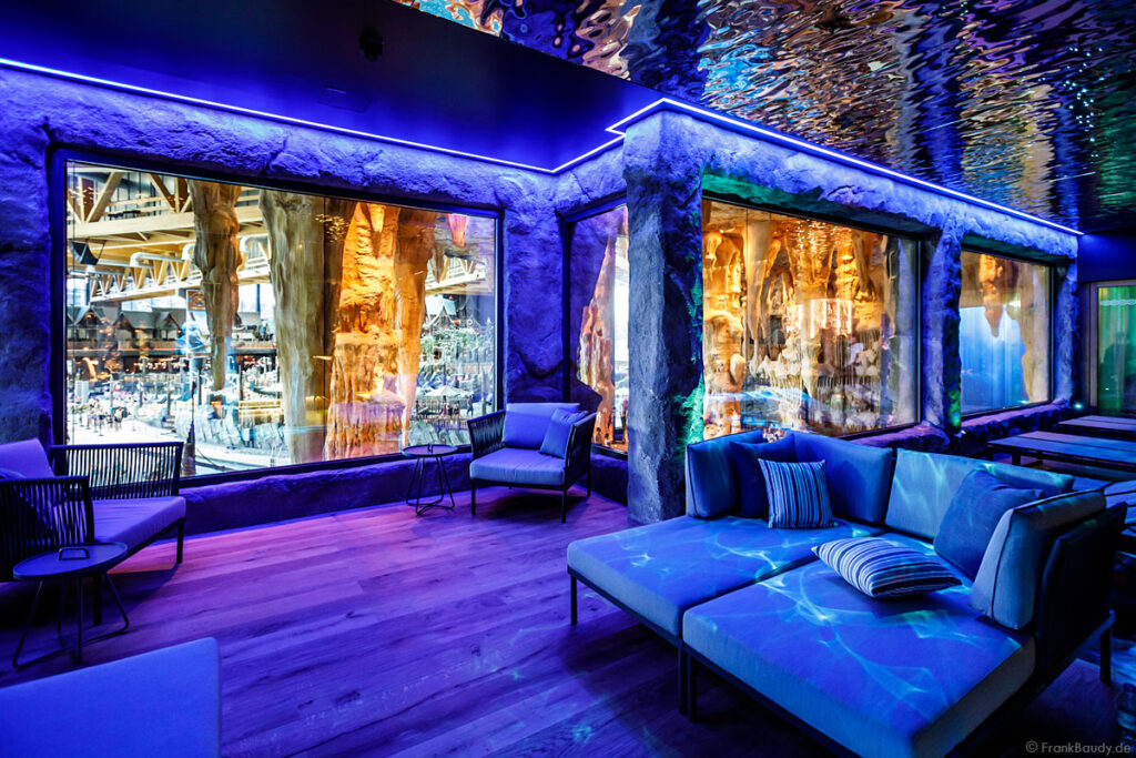 VIP-Eröffnung der neuen "VR Free Roaming Full Body Tracking Experience ...